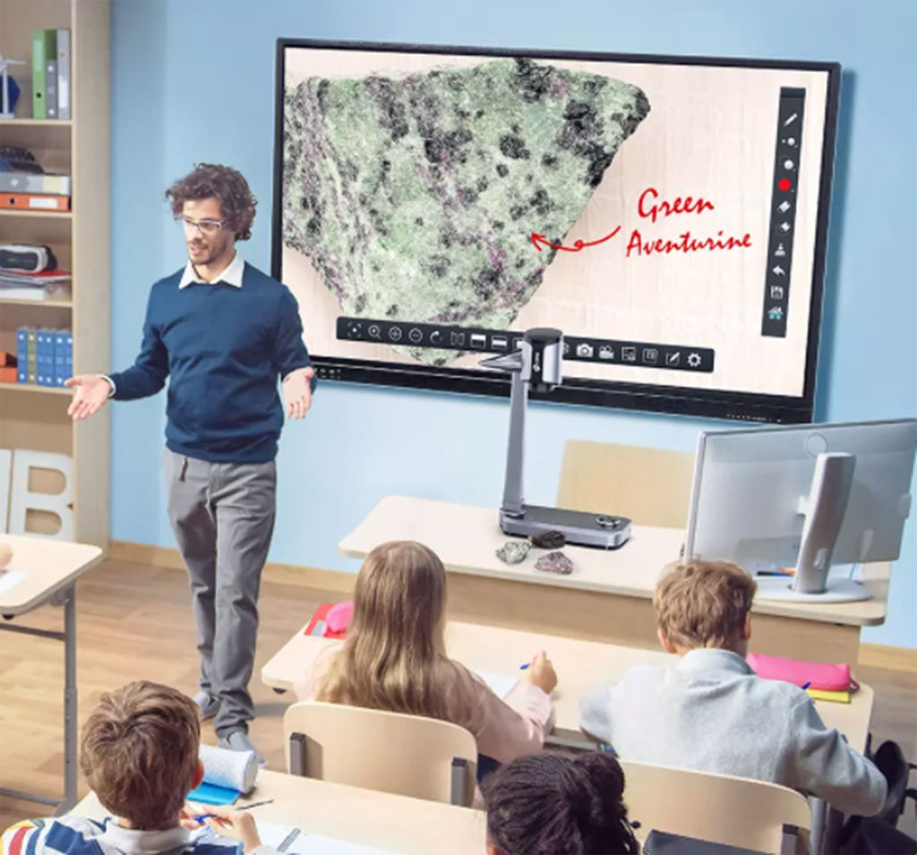 Ways To Enhance Hybrid Teaching Using a Doc Camera